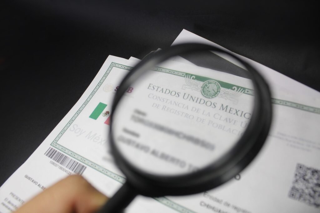 Qué es la CURP con foto y datos biométricos aprobada en comisiones del ...