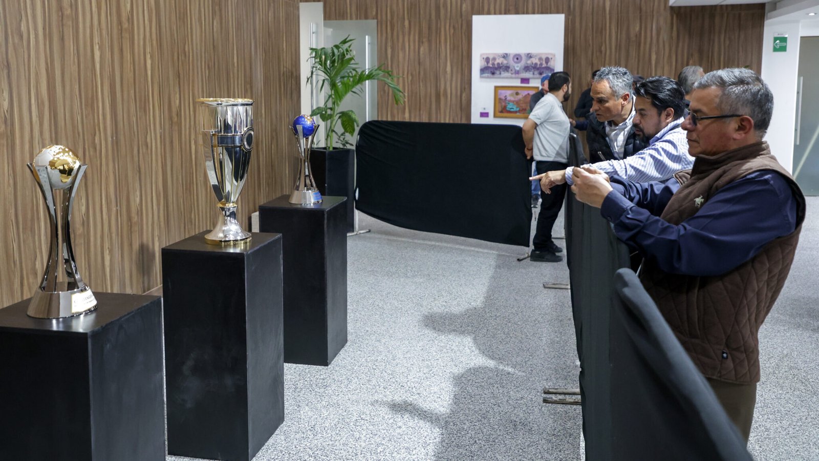 Exhiben trofeos del Club Pachuca en Palacio de Gobierno - Énfasis