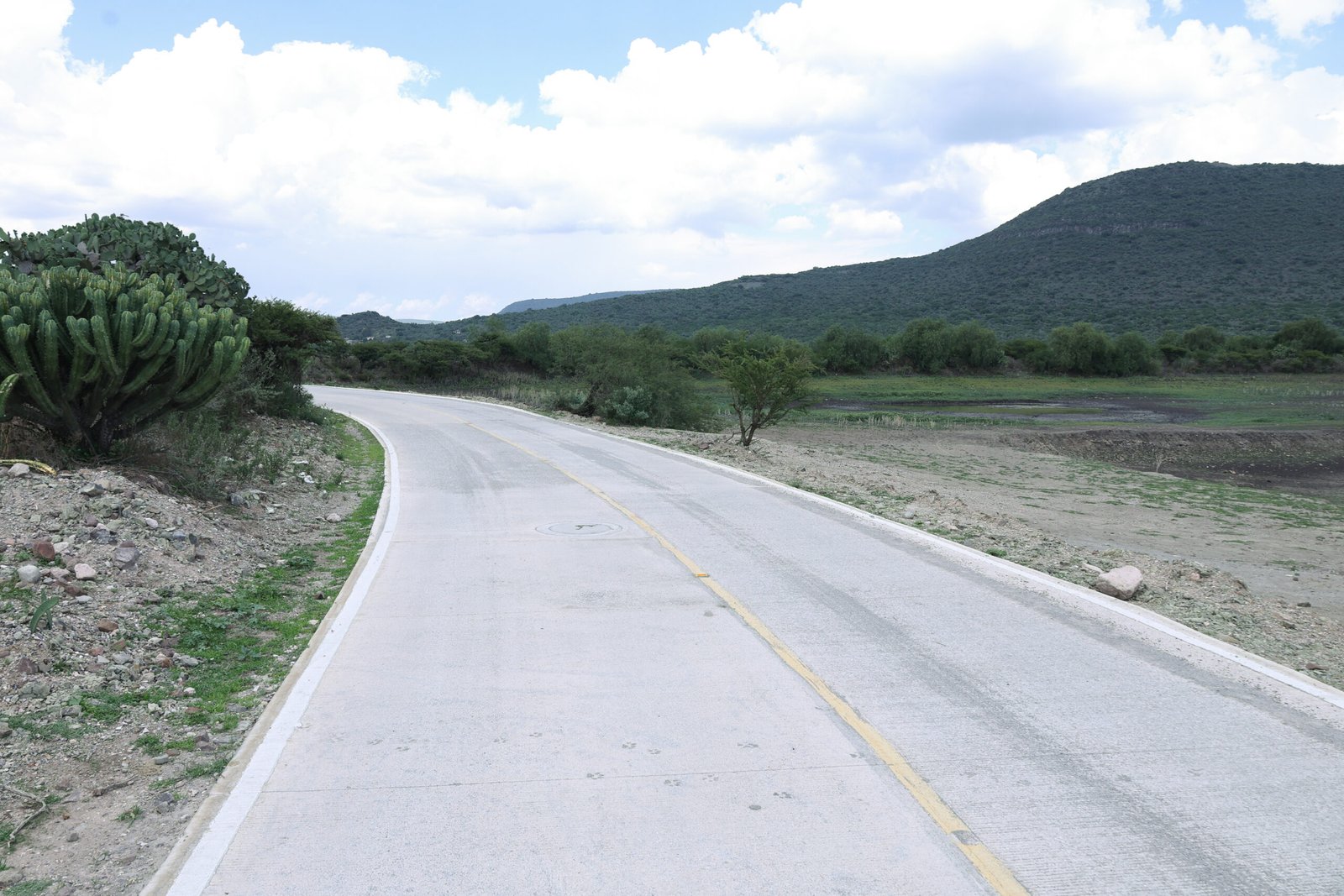Supervisión de obra carretera en Tetepango con inversión millonaria ...